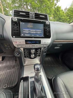 Black Toyota Land Cruiser 2018 in Tallinn, with an engine capacity of 2.80 L and mileage of 154 thousand km for 42000 €, photo 6 on AUTOMOTO.COM.LV