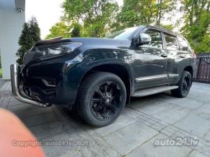 Melns Toyota Land Cruiser 2018 Pērnava, ar dzinēja tilpumu 2.80 L un nobraukumu 220 tūkst. km par 42500 €, foto 3 vietnē AUTOMOTO.COM.LV
