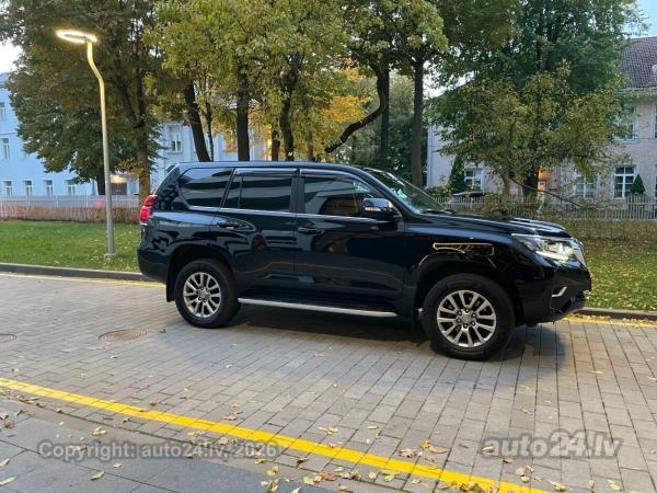 Black Toyota Land Cruiser 2018 in Tallinn, with an engine capacity of 2.80 L and mileage of 165 thousand km for 41900 €, photo 5 on AUTOMOTO.COM.LV