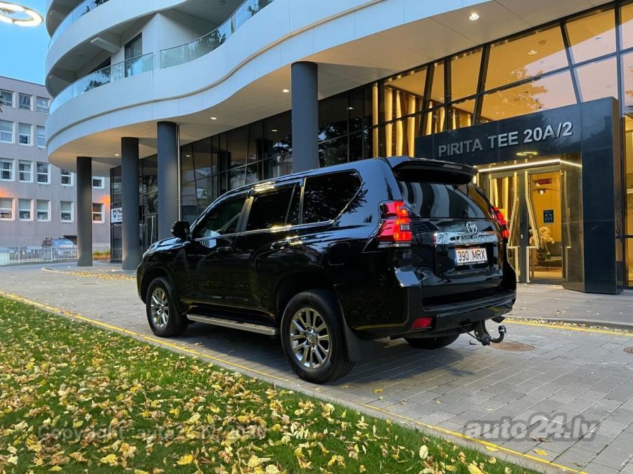 Black Toyota Land Cruiser 2018 in Tallinn, with an engine capacity of 2.80 L and mileage of 165 thousand km for 41900 €, photo 8 on AUTOMOTO.COM.LV