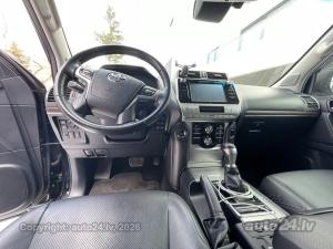 Black Toyota Land Cruiser 2018 in Tallinn, with an engine capacity of 2.80 L and mileage of 165 thousand km for 41900 €, photo 11 on AUTOMOTO.COM.LV