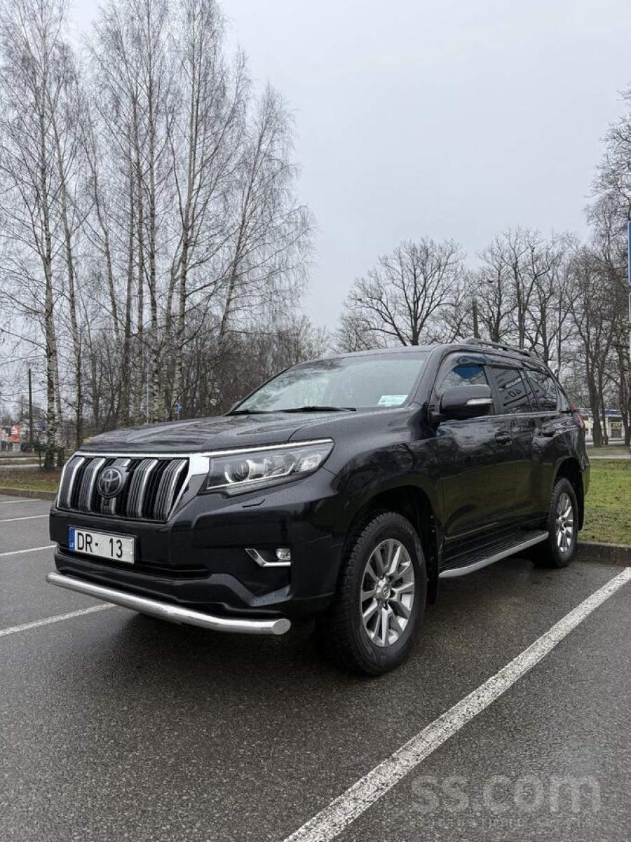 Melns Toyota Land Cruiser 2018 Rīga, ar dzinēja tilpumu 3.00 L un nobraukumu 190 tūkst. km par 43500 €, foto 1 vietnē AUTOMOTO.COM.LV