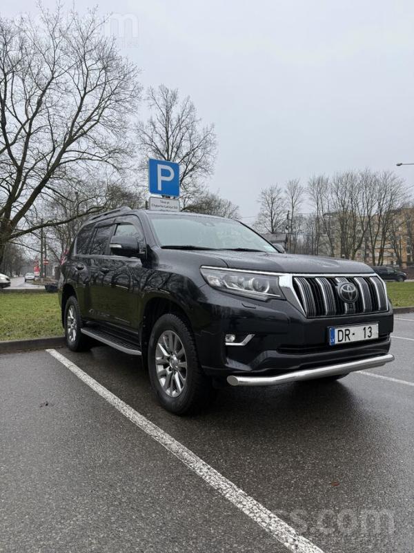 Melns Toyota Land Cruiser 2018 Rīga, ar dzinēja tilpumu 3.00 L un nobraukumu 190 tūkst. km par 43500 €, foto 2 vietnē AUTOMOTO.COM.LV