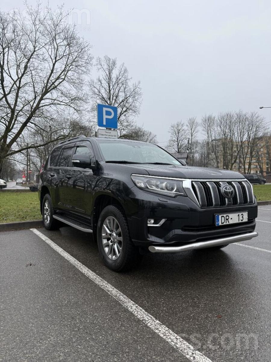 Melns Toyota Land Cruiser 2018 Rīga, ar dzinēja tilpumu 3.00 L un nobraukumu 190 tūkst. km par 43500 €, foto 3 vietnē AUTOMOTO.COM.LV