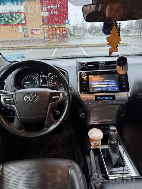 Melns Toyota Land Cruiser 2018 Rīga, ar dzinēja tilpumu 3.00 L un nobraukumu 190 tūkst. km par 43500 €, foto 6 vietnē AUTOMOTO.COM.LV