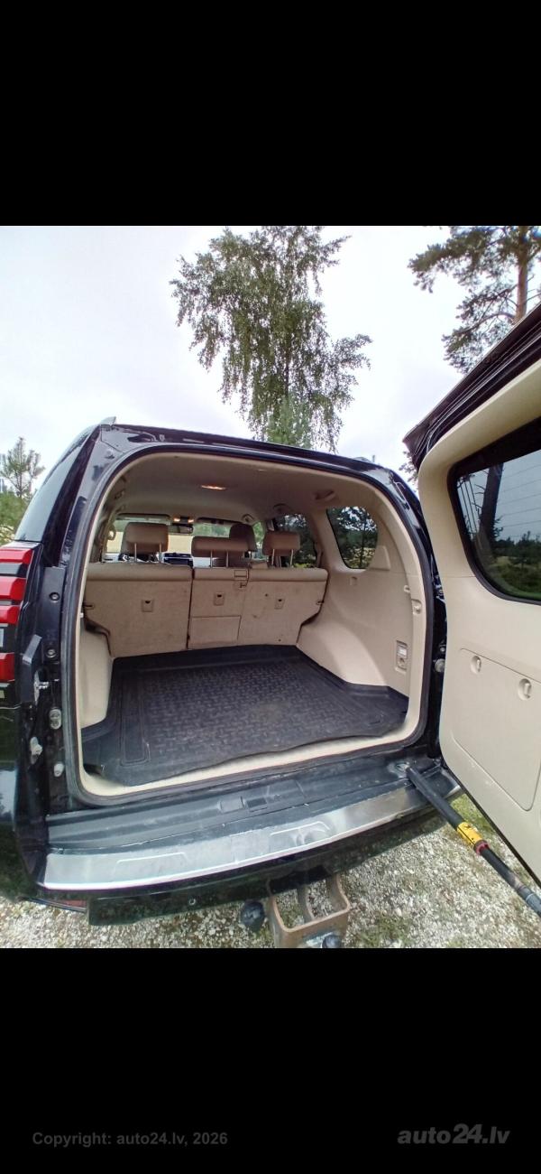 Black Toyota Land Cruiser 2018 in Tallinn, with an engine capacity of 2.80 L and mileage of 235 thousand km for 36000 €, photo 5 on AUTOMOTO.COM.LV