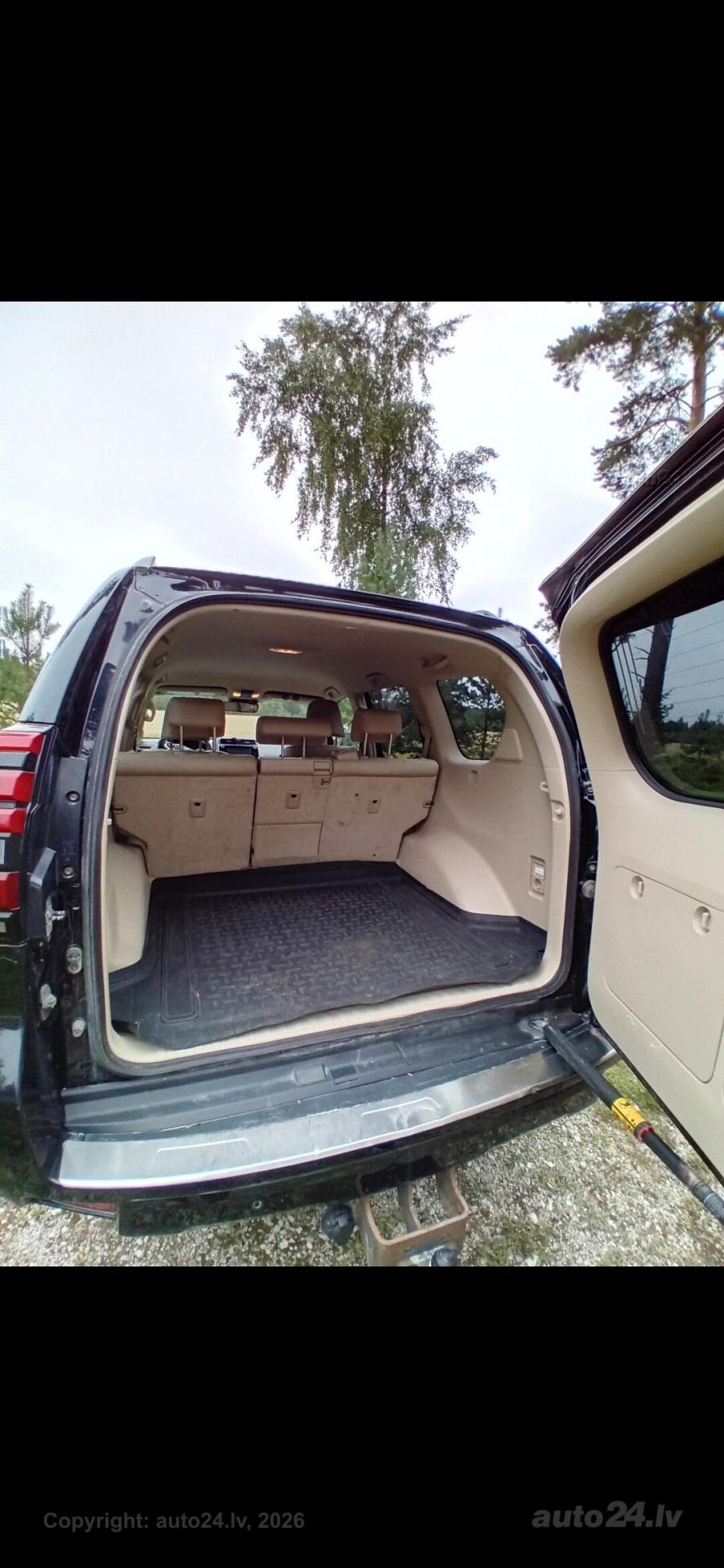 Black Toyota Land Cruiser 2018 in Tallinn, with an engine capacity of 2.80 L and mileage of 235 thousand km for 36000 €, photo 5 on AUTOMOTO.COM.LV