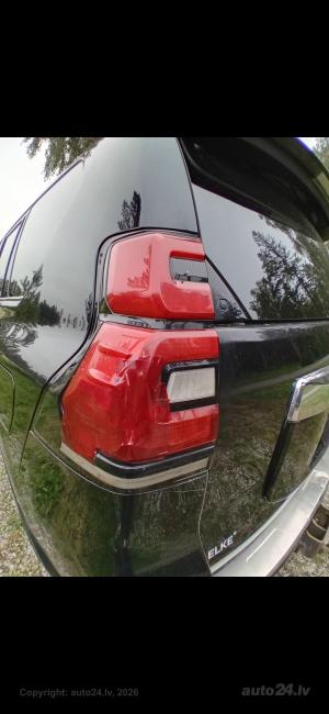 Black Toyota Land Cruiser 2018 in Tallinn, with an engine capacity of 2.80 L and mileage of 235 thousand km for 36000 €, photo 8 on AUTOMOTO.COM.LV