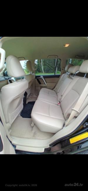 Black Toyota Land Cruiser 2018 in Tallinn, with an engine capacity of 2.80 L and mileage of 235 thousand km for 36000 €, photo 11 on AUTOMOTO.COM.LV
