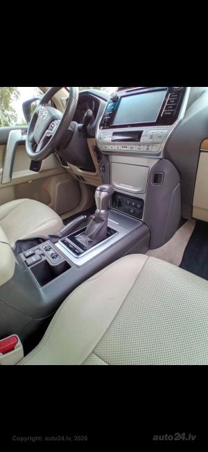 Black Toyota Land Cruiser 2018 in Tallinn, with an engine capacity of 2.80 L and mileage of 235 thousand km for 36000 €, photo 15 on AUTOMOTO.COM.LV