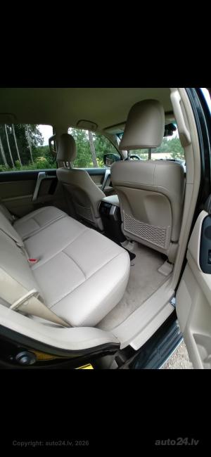 Black Toyota Land Cruiser 2018 in Tallinn, with an engine capacity of 2.80 L and mileage of 235 thousand km for 36000 €, photo 18 on AUTOMOTO.COM.LV