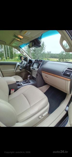 Black Toyota Land Cruiser 2018 in Tallinn, with an engine capacity of 2.80 L and mileage of 235 thousand km for 36000 €, photo 19 on AUTOMOTO.COM.LV