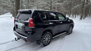 Black Toyota Land Cruiser 2019 in Taurage, with an engine capacity of 2.76 L and mileage of 285 thousand km for 32500 €, photo 3 on AUTOMOTO.COM.LV