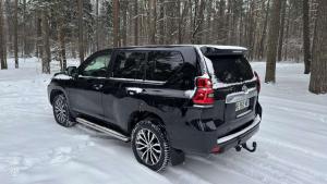 Black Toyota Land Cruiser 2019 in Taurage, with an engine capacity of 2.76 L and mileage of 285 thousand km for 32500 €, photo 4 on AUTOMOTO.COM.LV