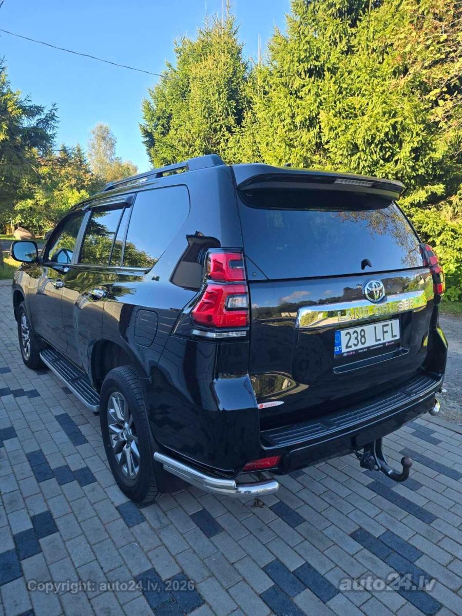 Melns Toyota Land Cruiser 2019 Tallina, ar dzinēja tilpumu 2.80 L un nobraukumu 60 tūkst. km par 45000 €, foto 8 vietnē AUTOMOTO.COM.LV