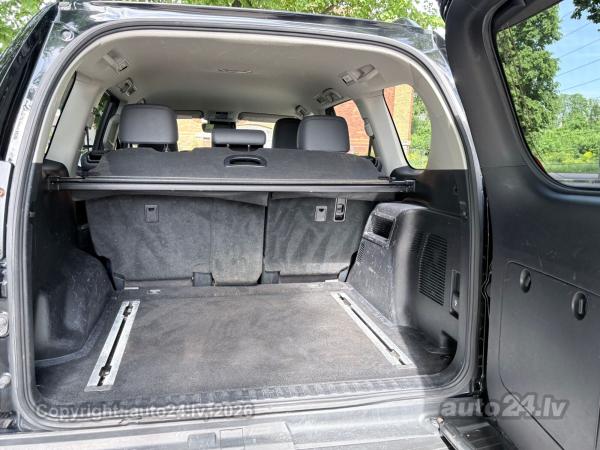Black Toyota Land Cruiser 2019 in Tallinn, with an engine capacity of 2.80 L and mileage of 266 thousand km for 36900 €, photo 7 on AUTOMOTO.COM.LV