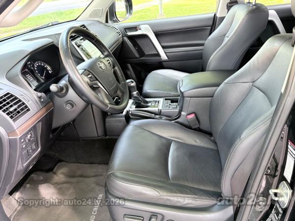 Black Toyota Land Cruiser 2019 in Tallinn, with an engine capacity of 2.80 L and mileage of 266 thousand km for 36900 €, photo 10 on AUTOMOTO.COM.LV
