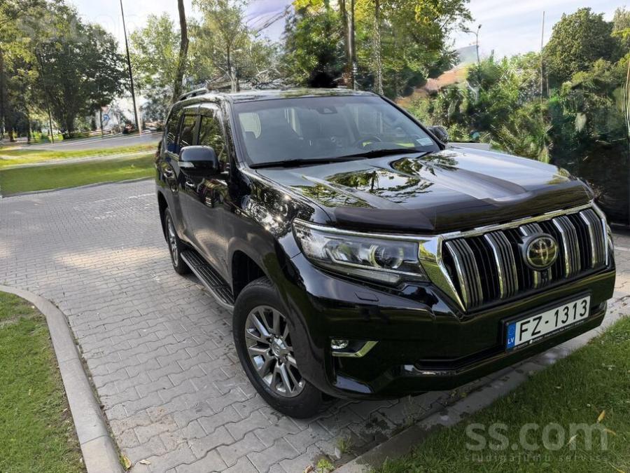 Melns Toyota Land Cruiser 2019 Rīga, ar dzinēja tilpumu 2.80 L un nobraukumu 136 tūkst. km par 37000 €, foto 1 vietnē AUTOMOTO.COM.LV