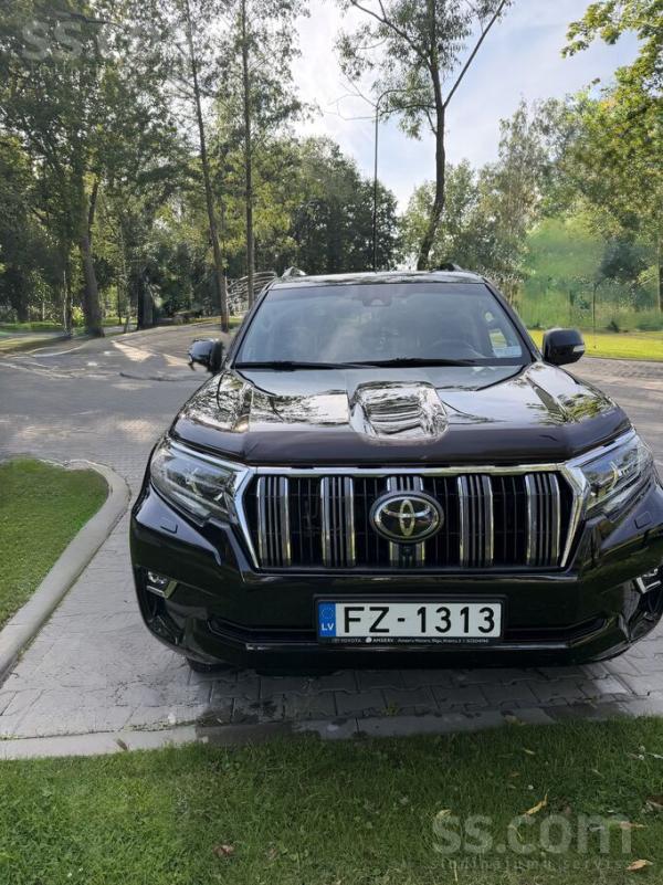 Toyota Land Cruiser 2019 Rīga vietnē Melns Toyota Land Cruiser 2019 Rīga, ar dzinēja tilpumu 2.80 L un nobraukumu 136 tūkst. km par 37000 €, foto 3 vietnē AUTOMOTO.COM.LV