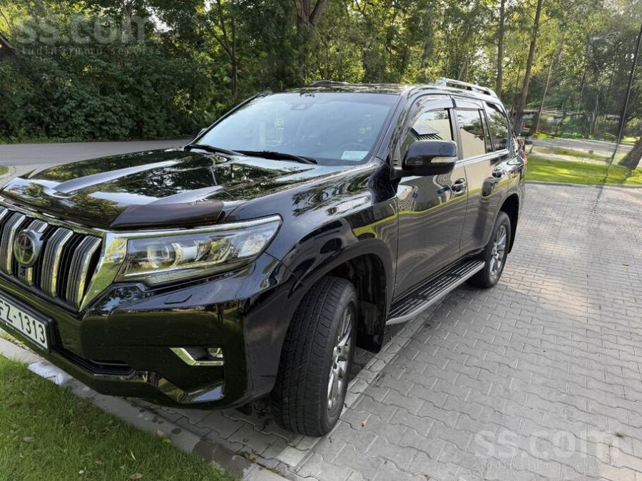 Melns Toyota Land Cruiser 2019 Rīga, ar dzinēja tilpumu 2.80 L un nobraukumu 136 tūkst. km par 37000 €, foto 4 vietnē AUTOMOTO.COM.LV
