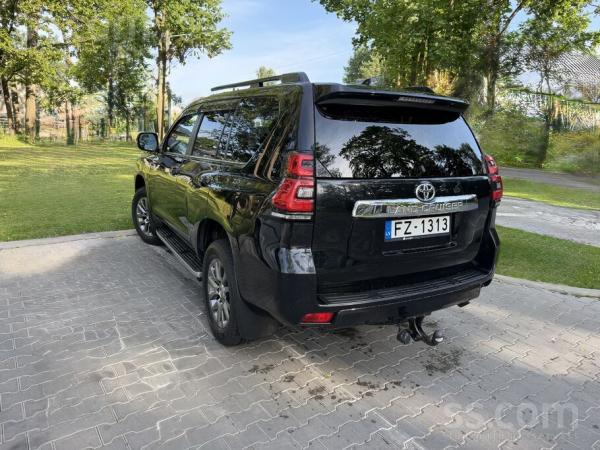 Toyota Land Cruiser 2019 Rīga vietnē Melns Toyota Land Cruiser 2019 Rīga, ar dzinēja tilpumu 2.80 L un nobraukumu 136 tūkst. km par 37000 €, foto 5 vietnē AUTOMOTO.COM.LV