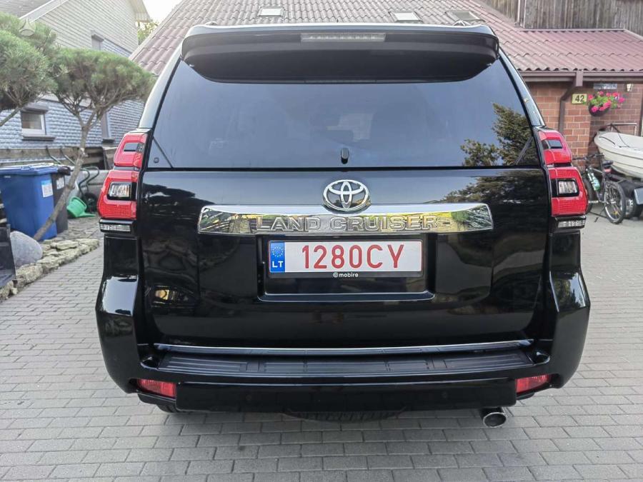 Black Toyota Land Cruiser 2019 in Marijampole, with an engine capacity of 2.76 L and mileage of 169 thousand km for 35900 €, photo 7 on AUTOMOTO.COM.LV