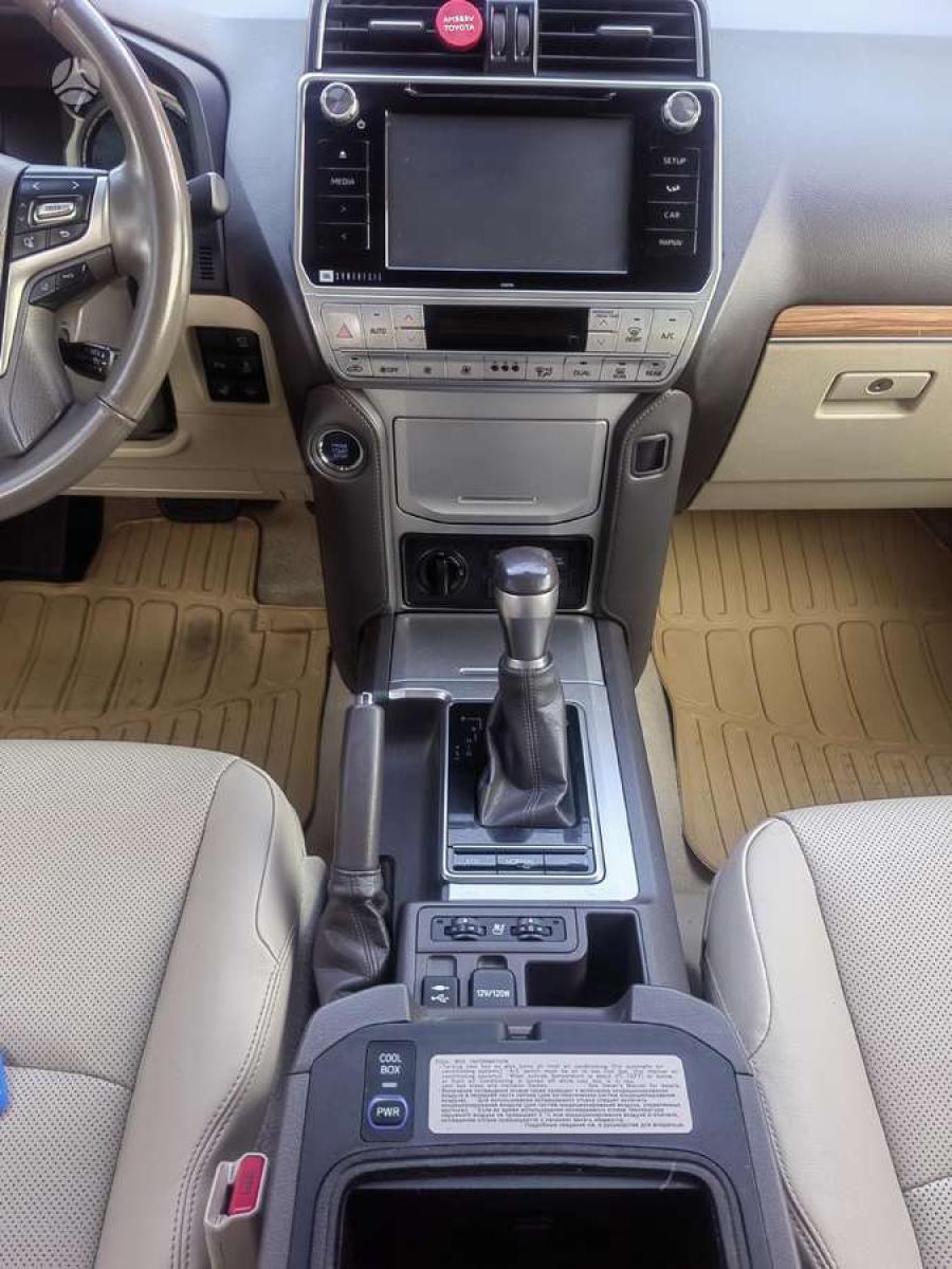 Black Toyota Land Cruiser 2019 in Marijampole, with an engine capacity of 2.76 L and mileage of 169 thousand km for 35900 €, photo 10 on AUTOMOTO.COM.LV