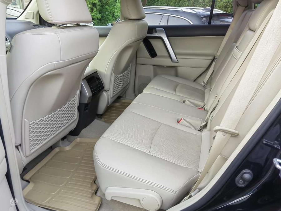 Black Toyota Land Cruiser 2019 in Marijampole, with an engine capacity of 2.76 L and mileage of 169 thousand km for 35900 €, photo 12 on AUTOMOTO.COM.LV