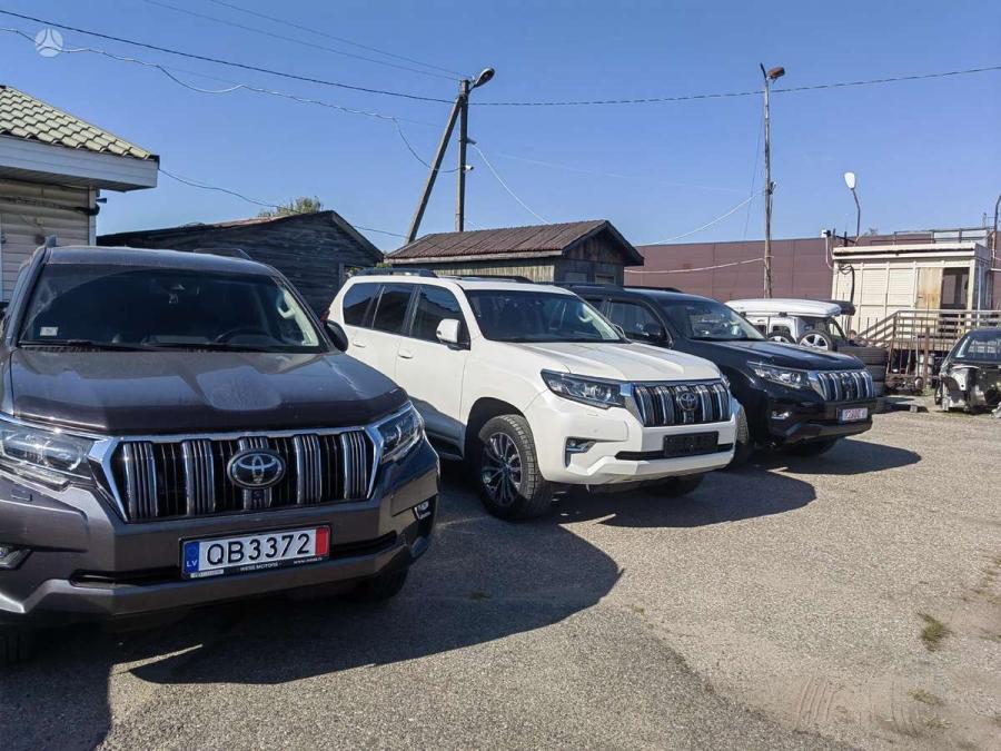 Black Toyota Land Cruiser 2019 in Marijampole, with an engine capacity of 2.76 L and mileage of 169 thousand km for 35900 €, photo 15 on AUTOMOTO.COM.LV