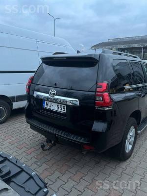 Black Toyota Land Cruiser 2019 in Riga, with an engine capacity of 2.80 L and mileage of 109 thousand km for 41500 €, photo 6 on AUTOMOTO.COM.LV