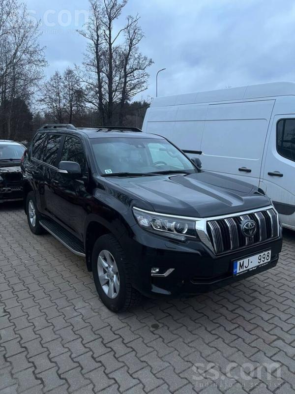 Black Toyota Land Cruiser 2019 in Riga, with an engine capacity of 2.80 L and mileage of 109 thousand km for 41500 €, photo 4 on AUTOMOTO.COM.LV