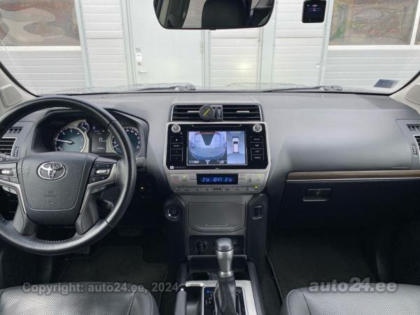 Melns Toyota Land Cruiser 2020 Tallina, ar dzinēja tilpumu 2.80 L un nobraukumu 84 tūkst. km par 45000 €, foto 11 vietnē AUTOMOTO.COM.LV
