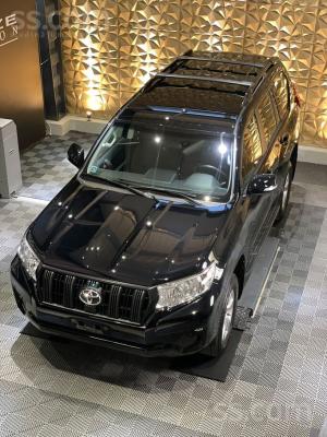 Melns Toyota Land Cruiser 2020 Rīga, ar dzinēja tilpumu 2.80 L un nobraukumu 67 tūkst. km par 43000 €, foto  vietnē AUTOMOTO.COM.LV
