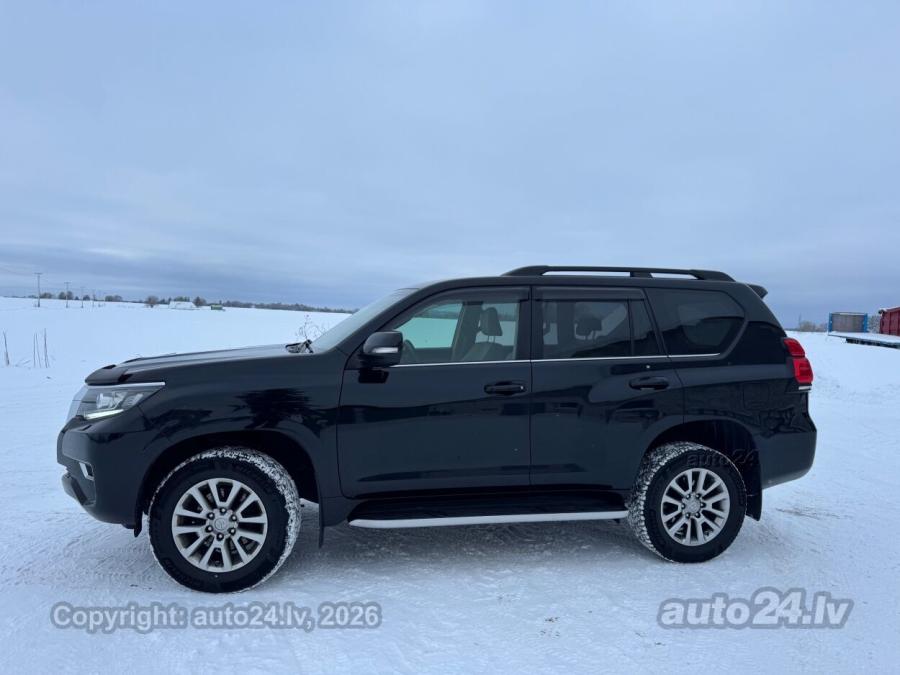 Melns Toyota Land Cruiser 2020 Tallina, ar dzinēja tilpumu 2.80 L un nobraukumu 117 tūkst. km par 50000 €, foto 1 vietnē AUTOMOTO.COM.LV