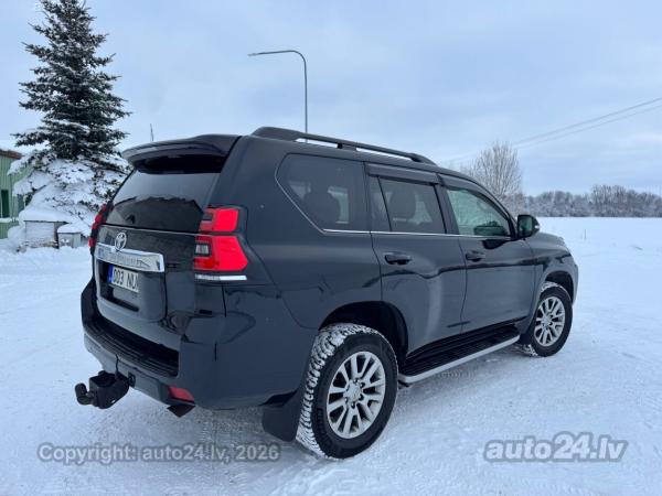 Black Toyota Land Cruiser 2020 in Tallinn, with an engine capacity of 2.80 L and mileage of 117 thousand km for 50000 €, photo 5 on AUTOMOTO.COM.LV