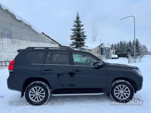 Melns Toyota Land Cruiser 2020 Tallina, ar dzinēja tilpumu 2.80 L un nobraukumu 117 tūkst. km par 50000 €, foto 12 vietnē AUTOMOTO.COM.LV