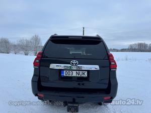 Melns Toyota Land Cruiser 2020 Tallina, ar dzinēja tilpumu 2.80 L un nobraukumu 117 tūkst. km par 50000 €, foto 13 vietnē AUTOMOTO.COM.LV