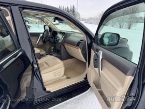 Melns Toyota Land Cruiser 2020 Tallina, ar dzinēja tilpumu 2.80 L un nobraukumu 117 tūkst. km par 50000 €, foto 22 vietnē AUTOMOTO.COM.LV
