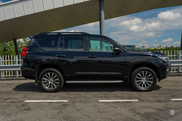 Melns Toyota Land Cruiser 2020 Viļņa, ar dzinēja tilpumu 2.76 L un nobraukumu 151 tūkst. km par 42950 €, foto 7 vietnē AUTOMOTO.COM.LV