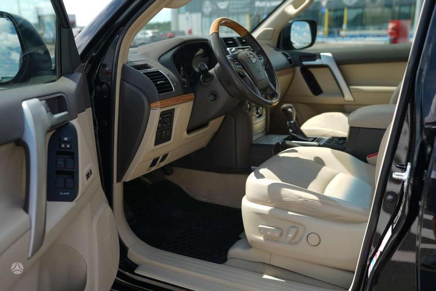 Black Toyota Land Cruiser 2020 in Vilnius, with an engine capacity of 2.76 L and mileage of 151 thousand km for 42950 €, photo 12 on AUTOMOTO.COM.LV