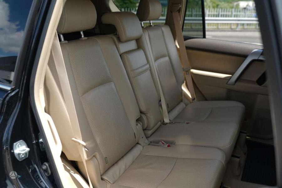 Black Toyota Land Cruiser 2020 in Vilnius, with an engine capacity of 2.76 L and mileage of 151 thousand km for 42950 €, photo 15 on AUTOMOTO.COM.LV