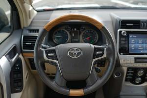 Black Toyota Land Cruiser 2020 in Vilnius, with an engine capacity of 2.76 L and mileage of 151 thousand km for 42950 €, photo 24 on AUTOMOTO.COM.LV