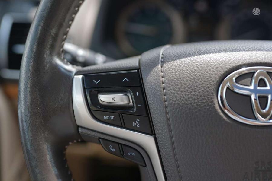 Black Toyota Land Cruiser 2020 in Vilnius, with an engine capacity of 2.76 L and mileage of 151 thousand km for 42950 €, photo 25 on AUTOMOTO.COM.LV