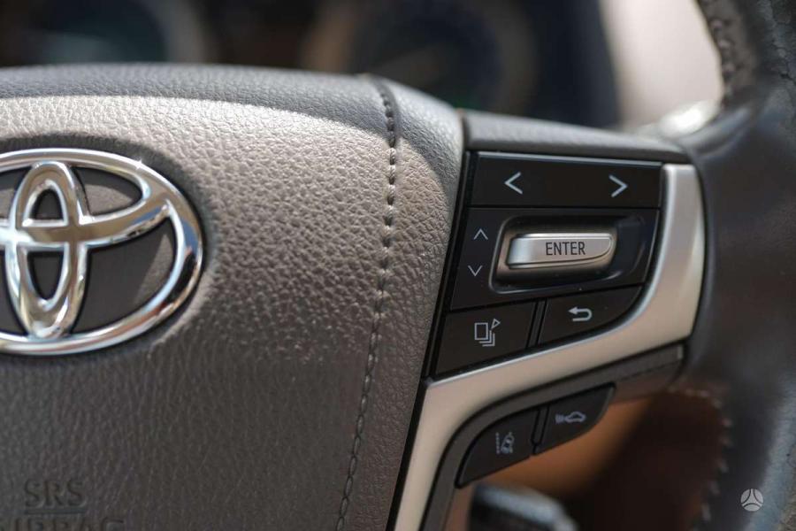 Black Toyota Land Cruiser 2020 in Vilnius, with an engine capacity of 2.76 L and mileage of 151 thousand km for 42950 €, photo 26 on AUTOMOTO.COM.LV