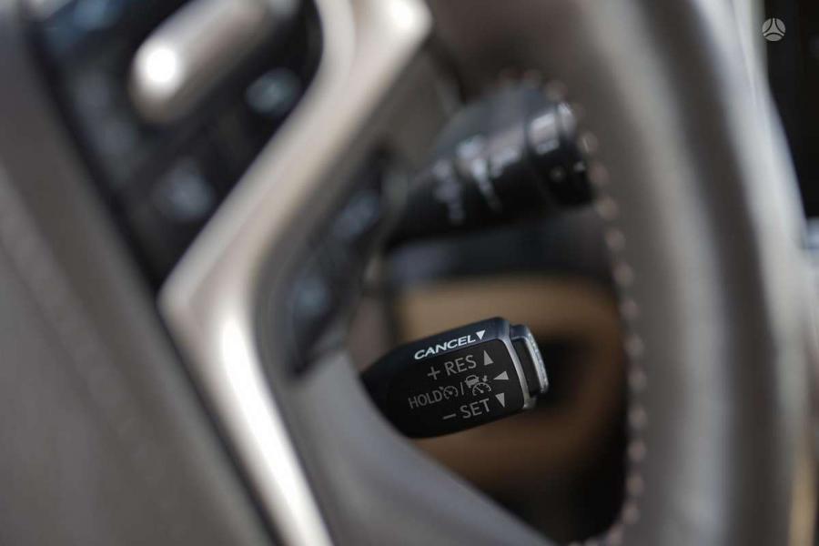 Black Toyota Land Cruiser 2020 in Vilnius, with an engine capacity of 2.76 L and mileage of 151 thousand km for 42950 €, photo 27 on AUTOMOTO.COM.LV