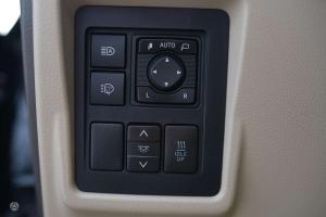 Black Toyota Land Cruiser 2020 in Vilnius, with an engine capacity of 2.76 L and mileage of 151 thousand km for 42950 €, photo 28 on AUTOMOTO.COM.LV