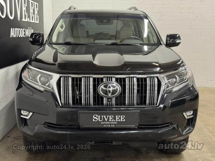 Melns Toyota Land Cruiser 2020 Tallina, ar dzinēja tilpumu 2.80 L un nobraukumu 122 tūkst. km par 49995 €, foto 4 vietnē AUTOMOTO.COM.LV