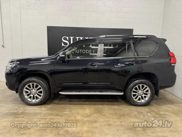 Melns Toyota Land Cruiser 2020 Tallina, ar dzinēja tilpumu 2.80 L un nobraukumu 122 tūkst. km par 49995 €, foto 4 vietnē AUTOMOTO.COM.LV
