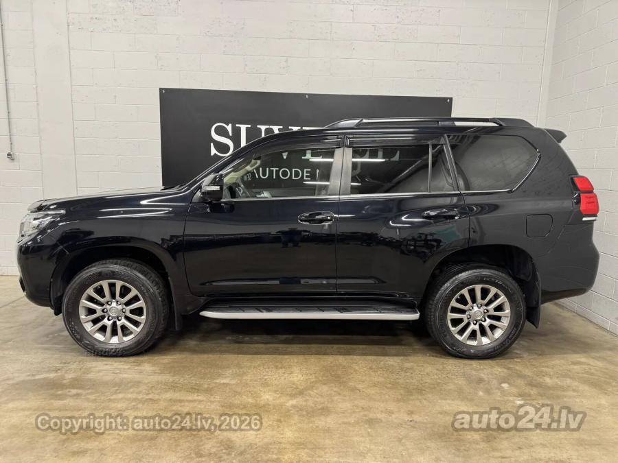 Melns Toyota Land Cruiser 2020 Tallina, ar dzinēja tilpumu 2.80 L un nobraukumu 122 tūkst. km par 49995 €, foto 5 vietnē AUTOMOTO.COM.LV