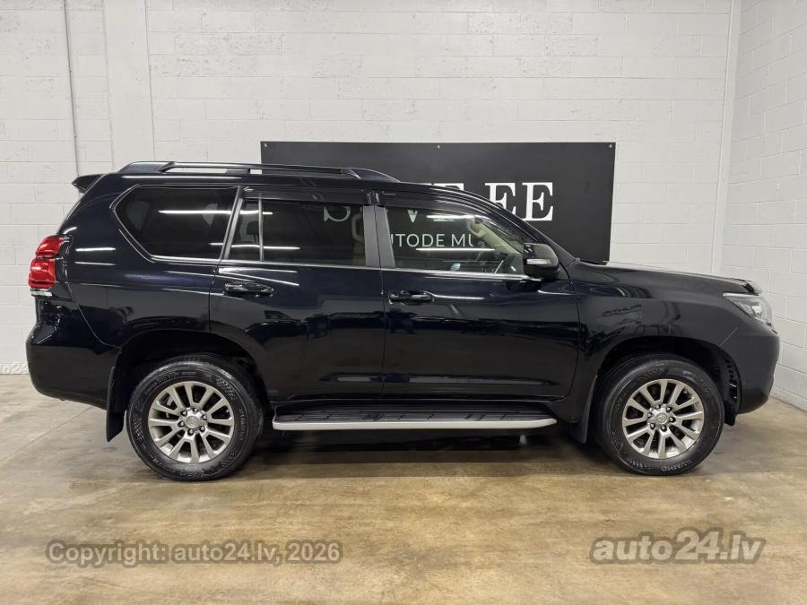 Melns Toyota Land Cruiser 2020 Tallina, ar dzinēja tilpumu 2.80 L un nobraukumu 122 tūkst. km par 49995 €, foto 7 vietnē AUTOMOTO.COM.LV